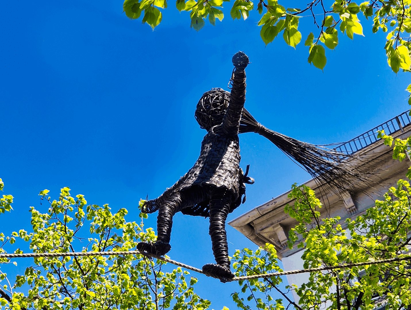Die Seiltänzerin - Flechtwerke in der Innenstadt - Flechtkultur ...